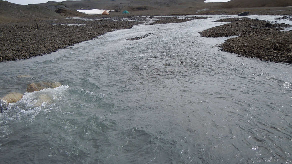 Midiendo el caudal del río | Karmenka